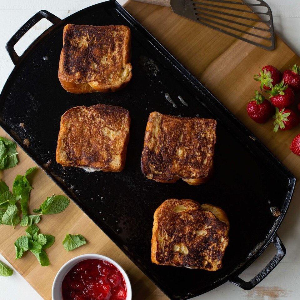 Lodge Blacklock Triple-Seasoned Cast Iron Double Burner Griddle ...