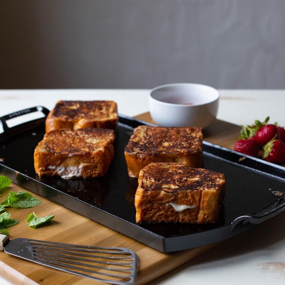 Lodge Blacklock Triple-Seasoned Cast Iron Double Burner Griddle ...